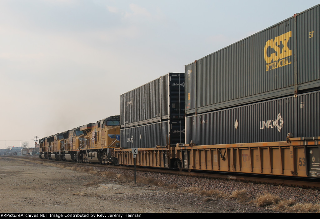 UP 4085 & others (1)